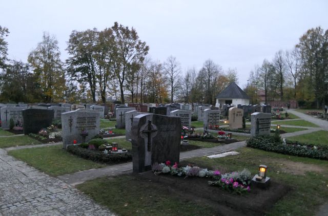 Gräberbesuch_Friedhof_Atting_Foto_Hilmer_81 | Pfarrgemeinde Atting-Rain